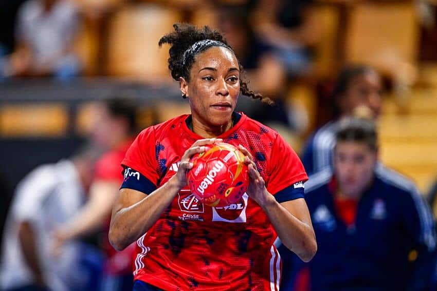 Handball. Estelle Nze Minko : Biographie, Records et Palmarès